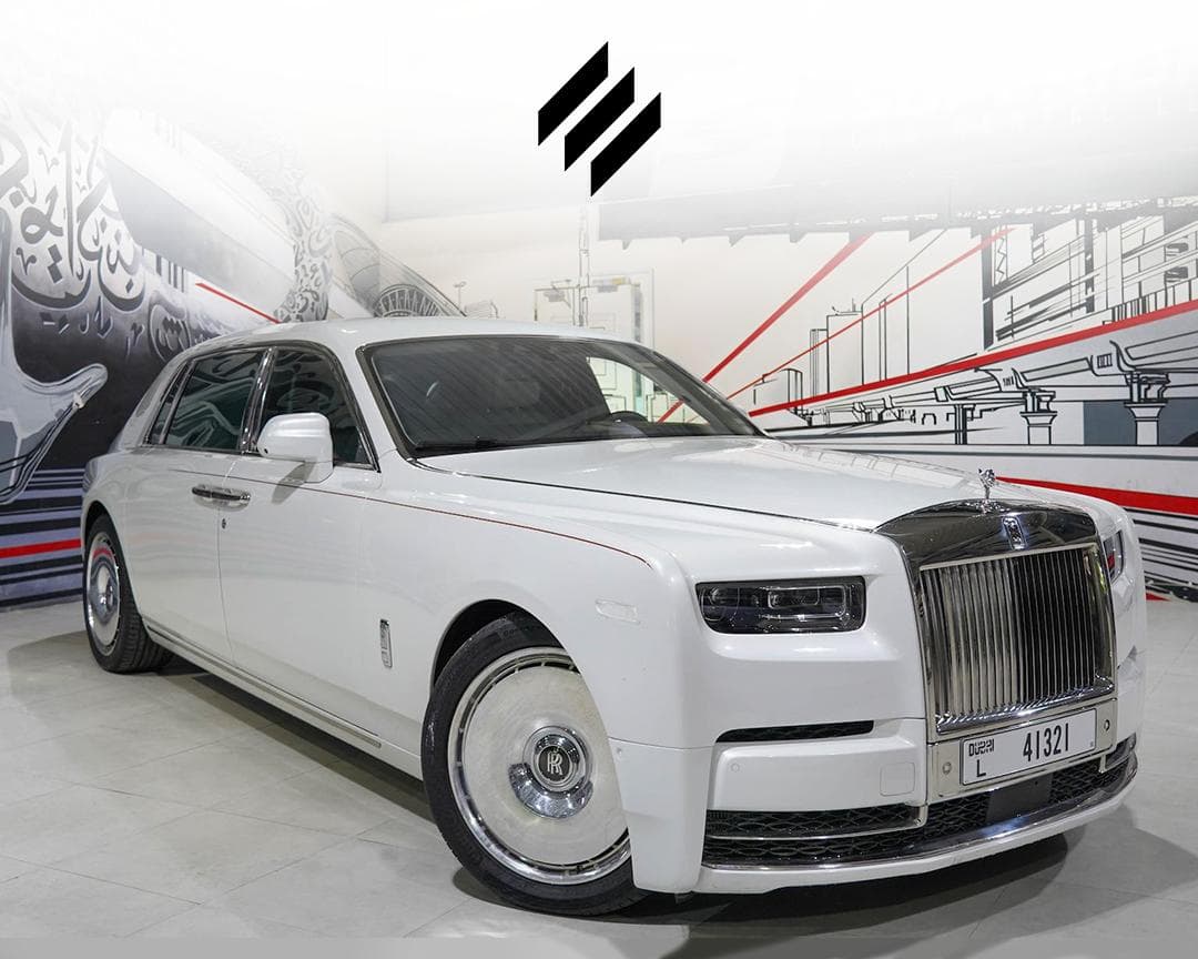 The Summit Limousine | Luxury Chauffeur Service in Dubai