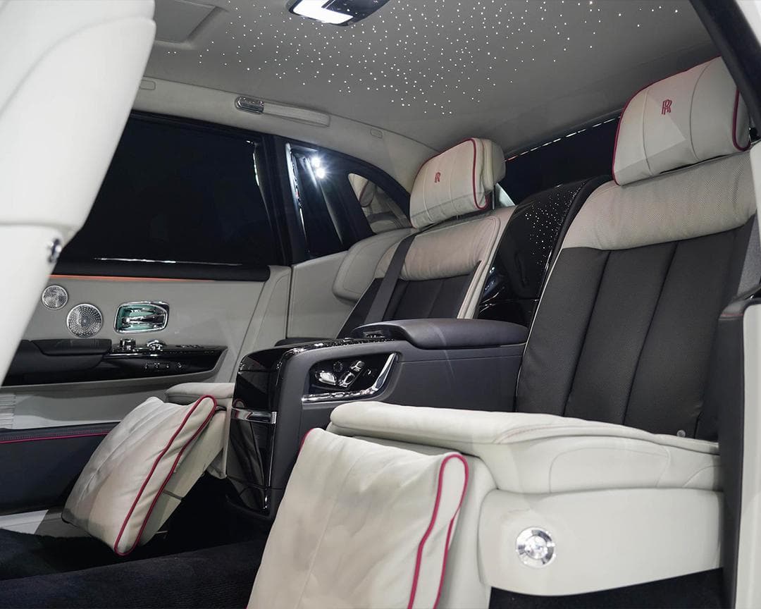 The Summit Limousine | Luxury Chauffeur Service in Dubai